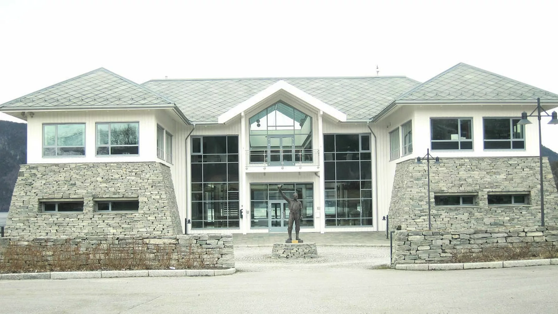 Wenaas ut av Russland | NETT NO